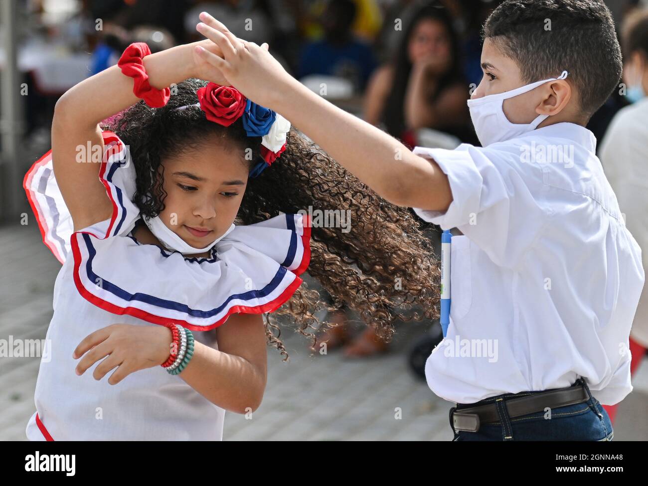 Wilkes Barre, United States. 25th Sep, 2021. Two young children dance ...