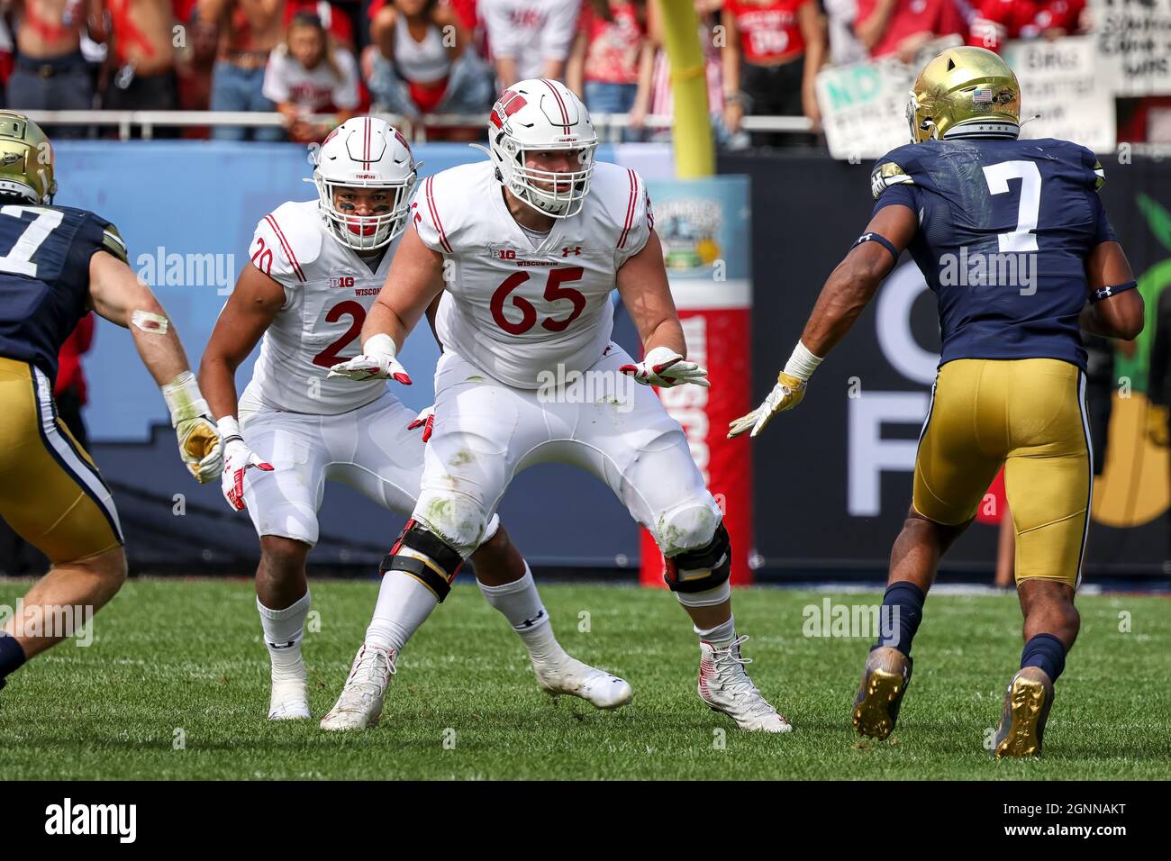 September 25, 2021: Wisconsin Badgers offensive lineman Tyler Beach (65 ...