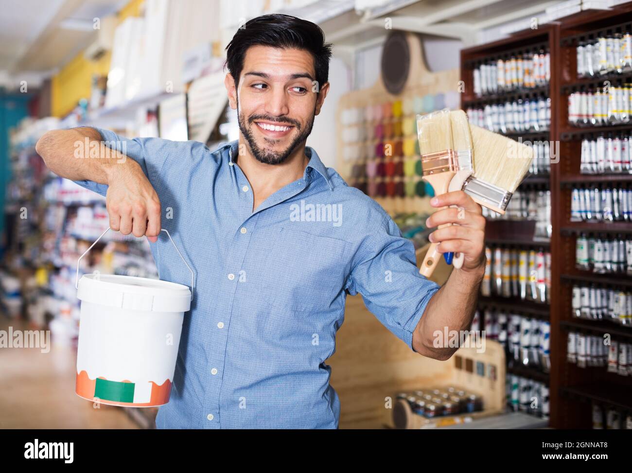 Paint racks hi-res stock photography and images - Alamy