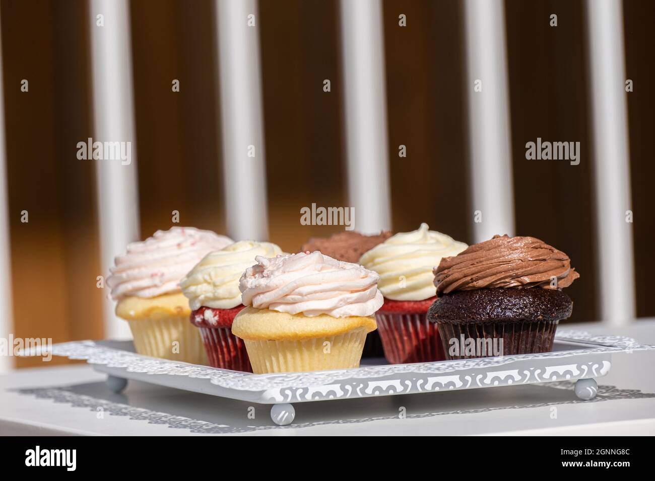 Collection of cupcakes outside ready to eat Stock Photo - Alamy