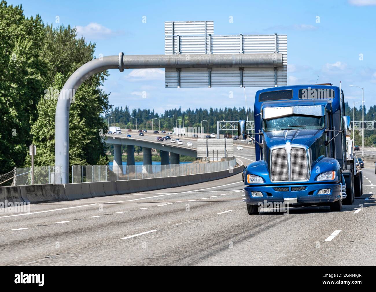 Heavy duty road bridge hi-res stock photography and images - Alamy