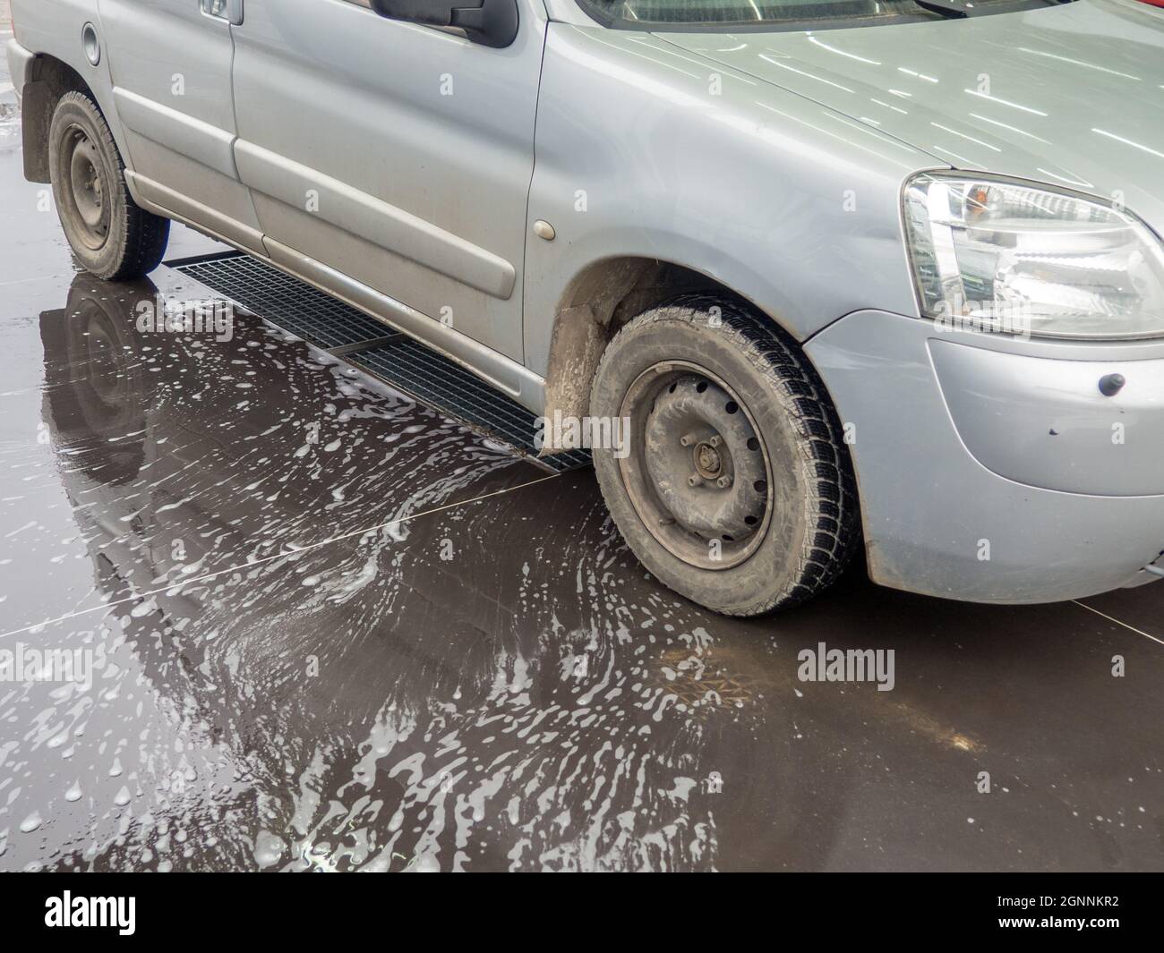 Dirty auto at a self-service car wash Stock Photo - Alamy