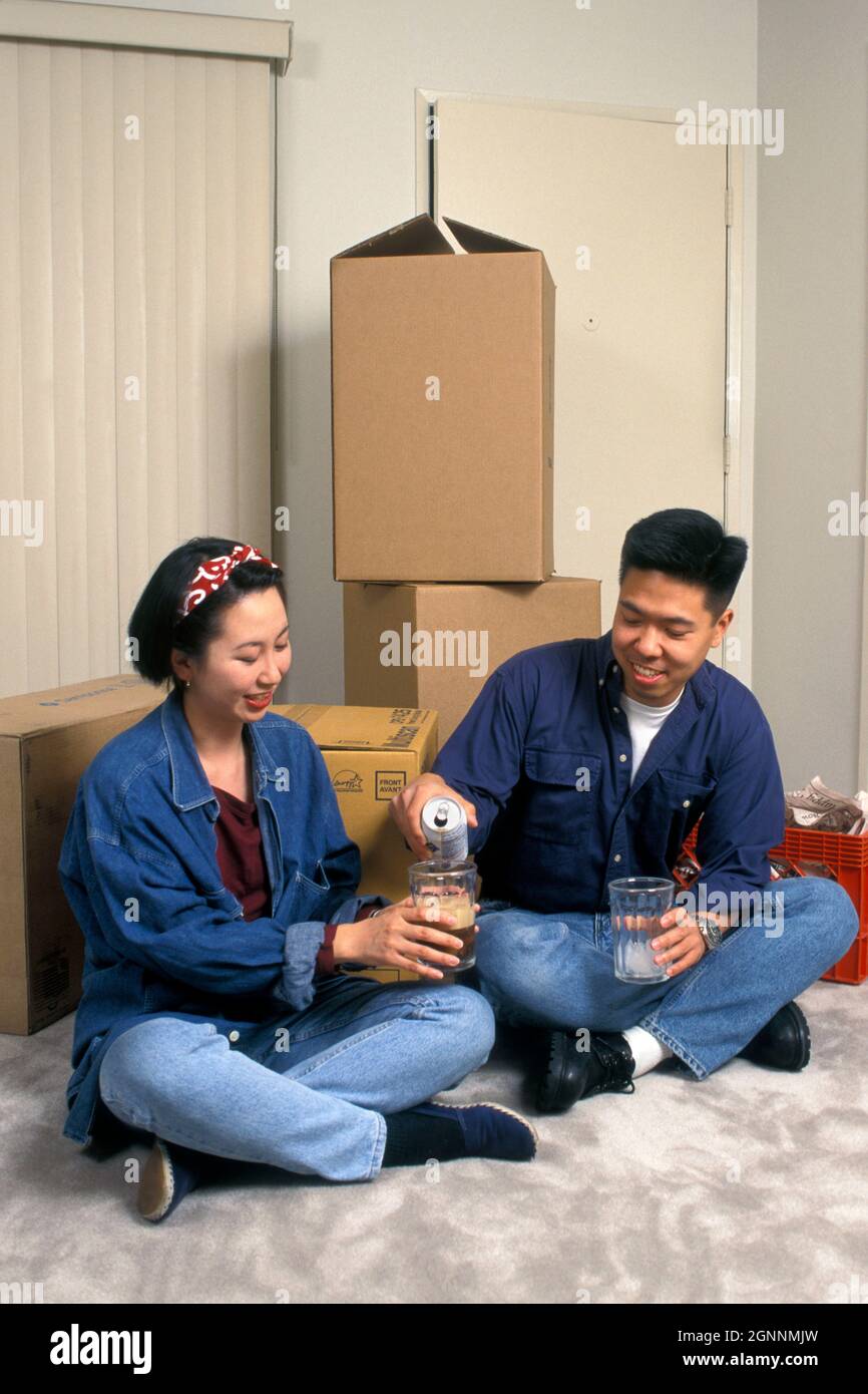 Moving model hi-res stock photography and images - Alamy