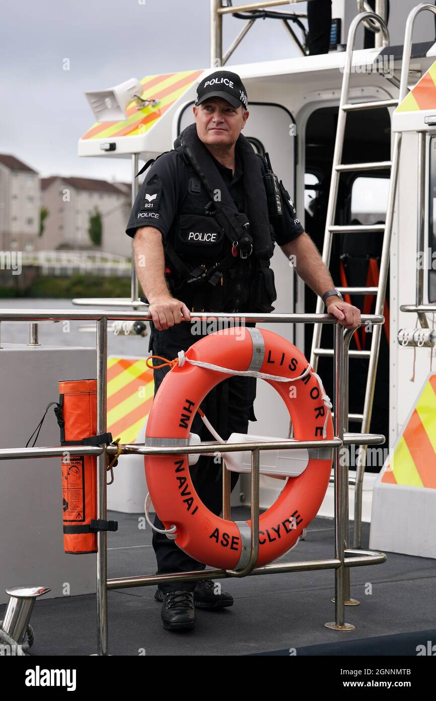 The ministry of defence police marine unit hi-res stock photography and ...