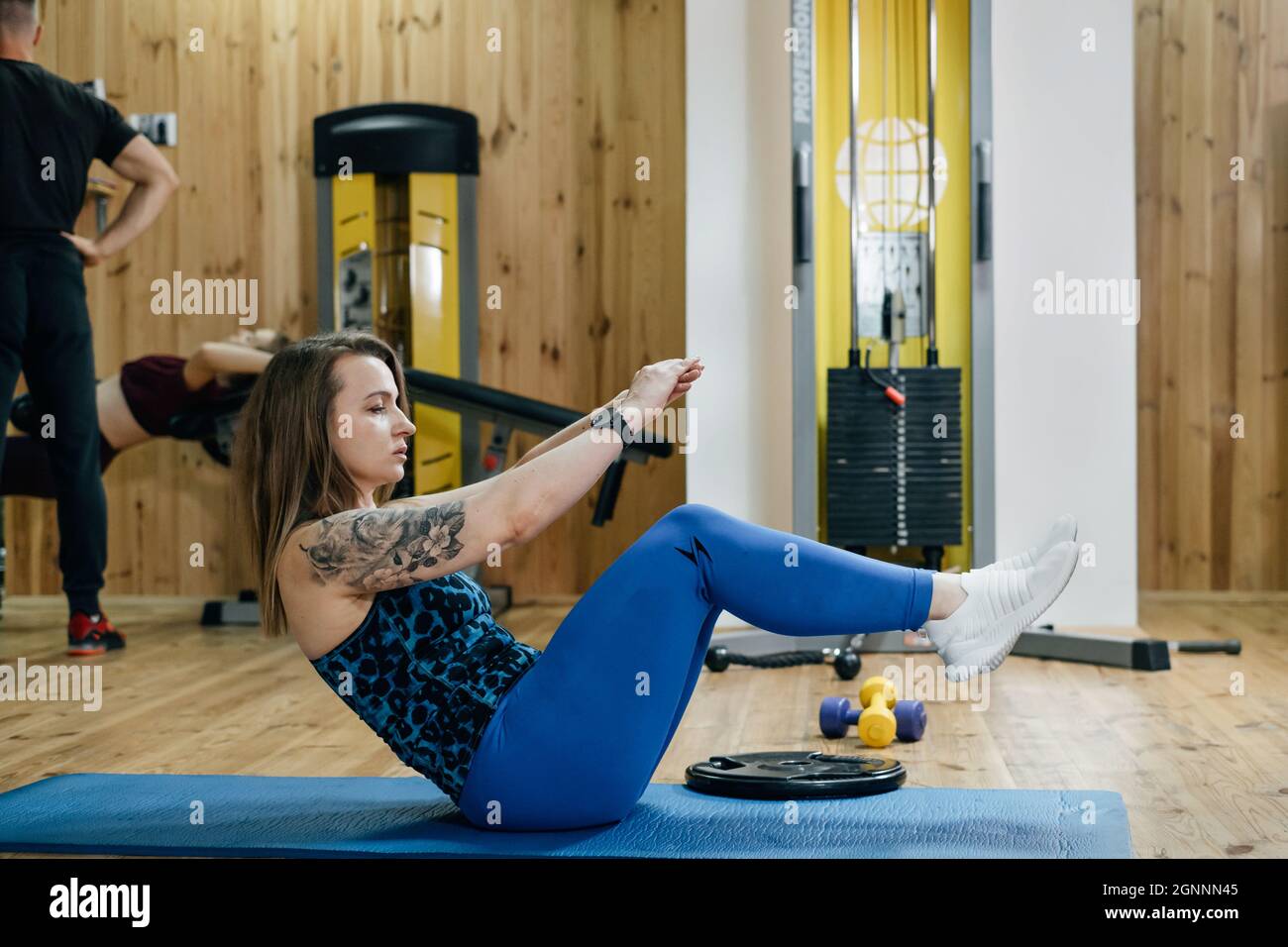 Crunch gym hi-res stock photography and images - Alamy