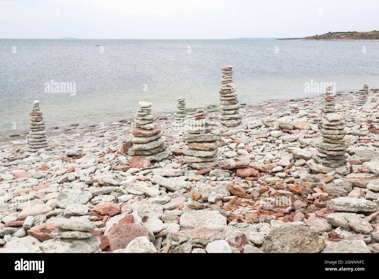 Cairn rocks stacked beach hi-res stock photography and images - Alamy