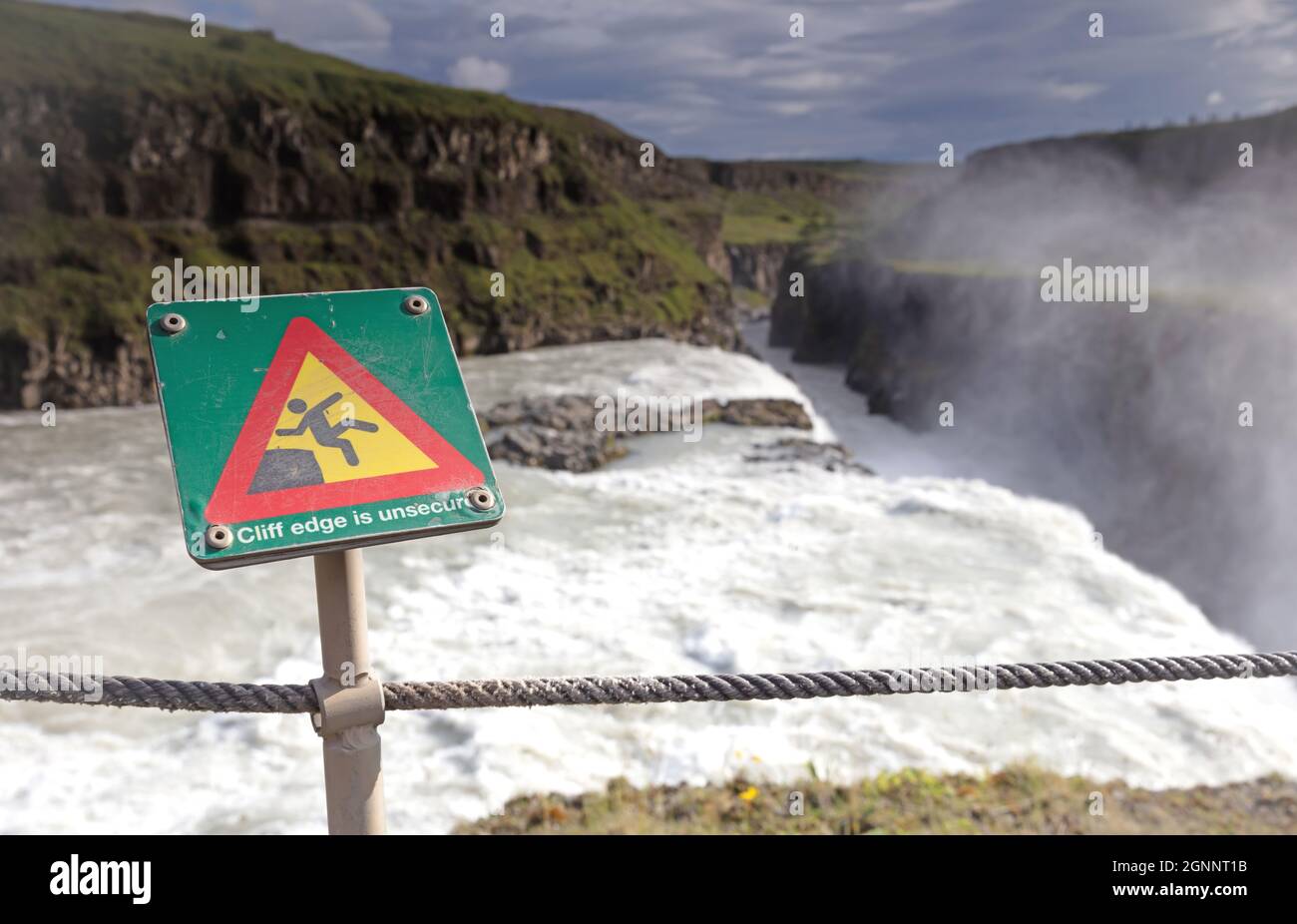 Icelandic attraction danger sign hi-res stock photography and images ...