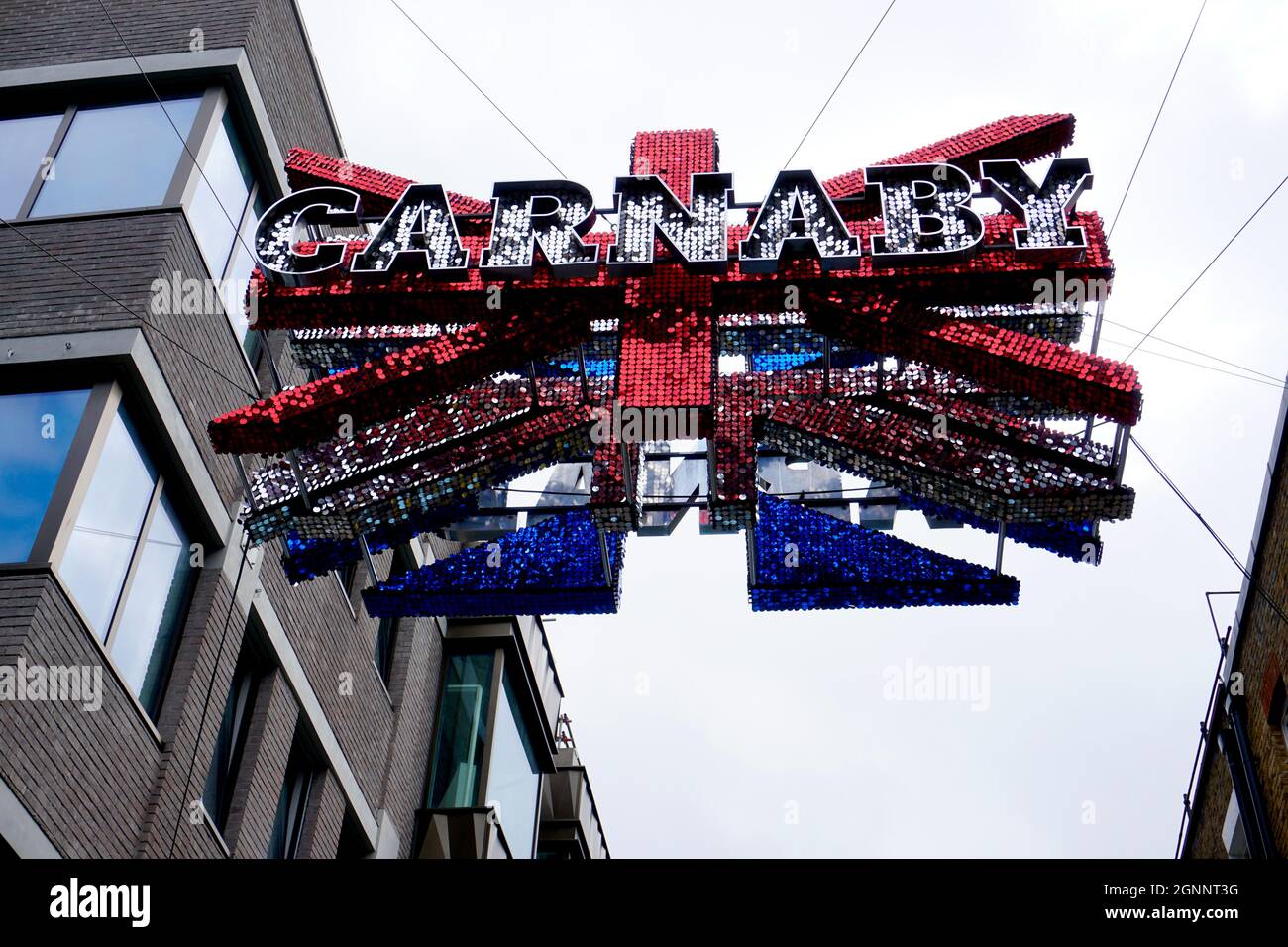 Tourist union jack umbrellas hi-res stock photography and images - Alamy