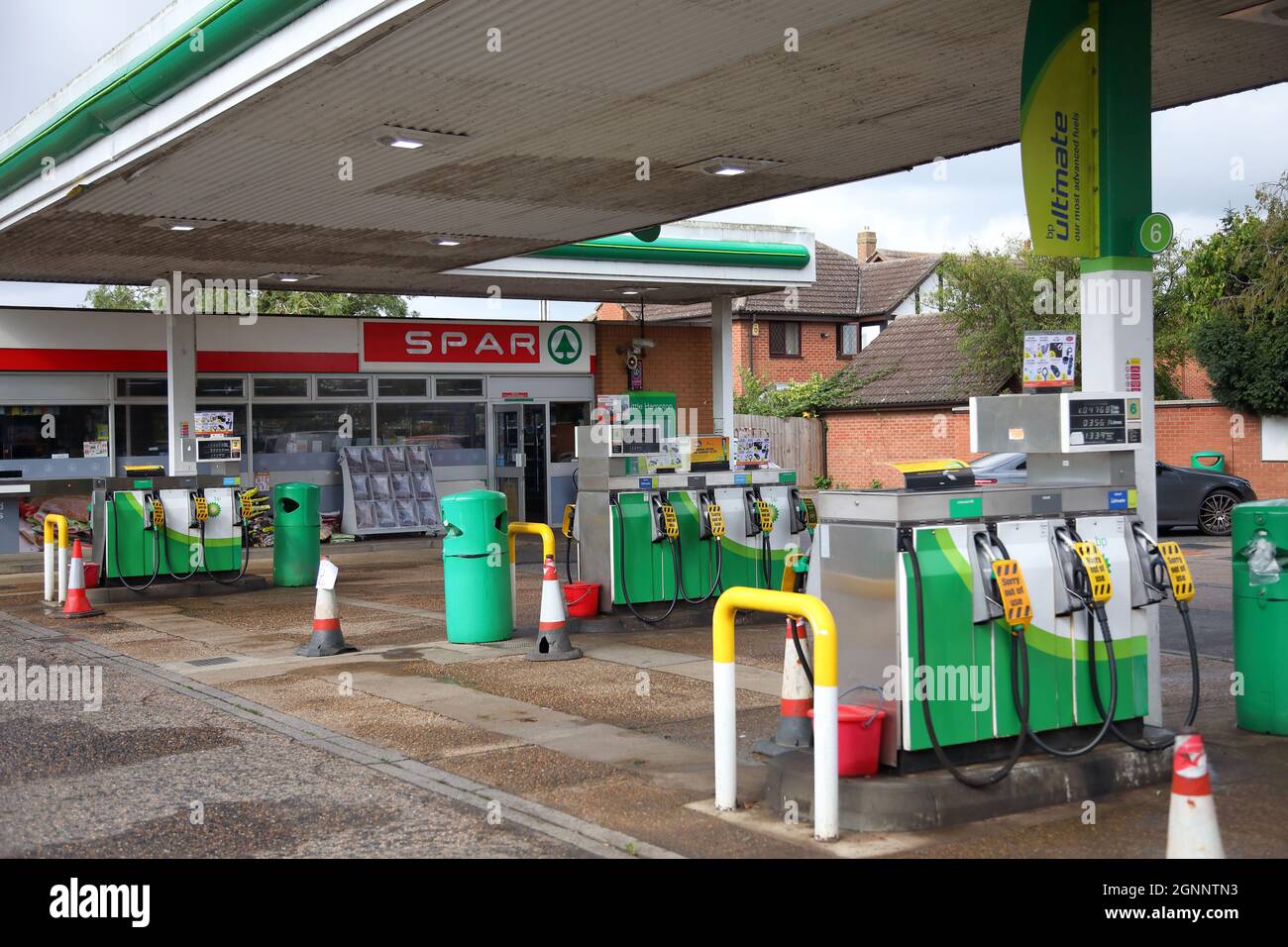 Sorry out of fuel signs hi-res stock photography and images - Alamy