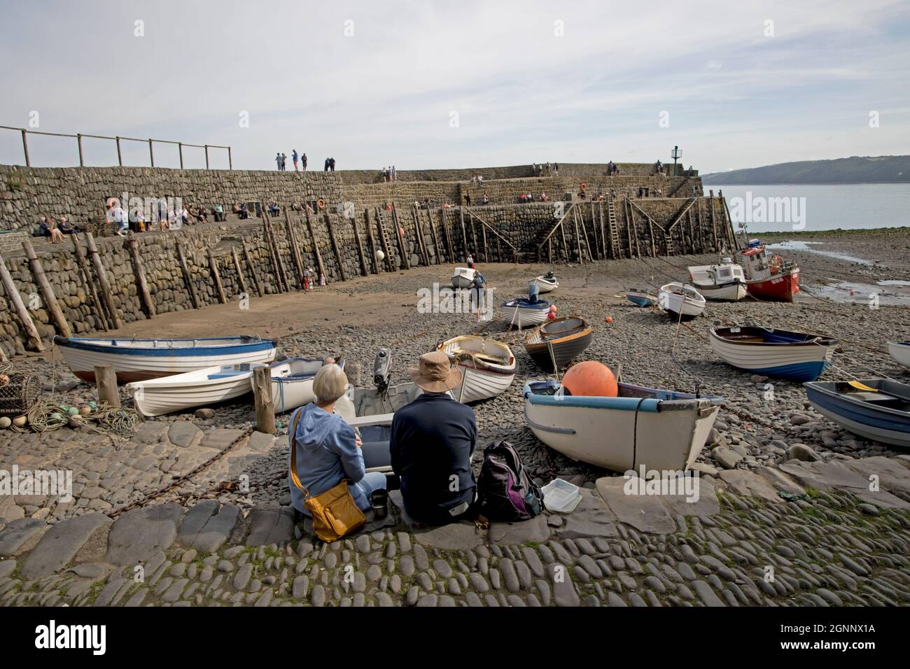 Clovelly harbour at low tide with Red Lion Hotel and two tier wharf ...
