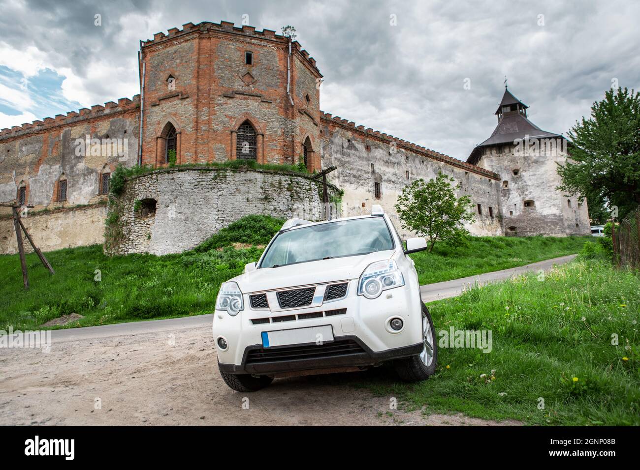 car travel concept suv in front of old castle Stock Photo - Alamy