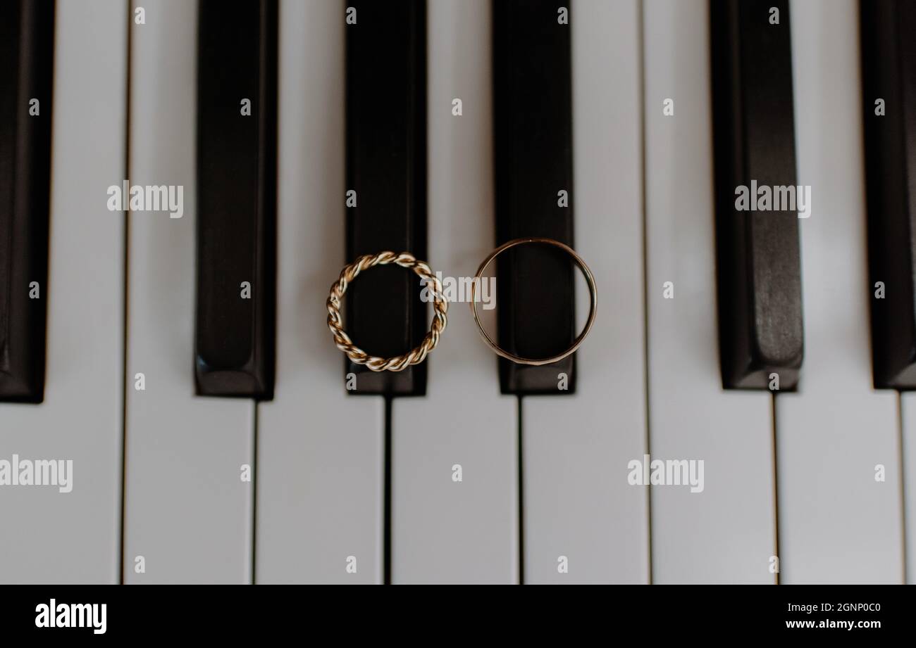 Wedding rings on piano hi-res stock photography and images - Alamy