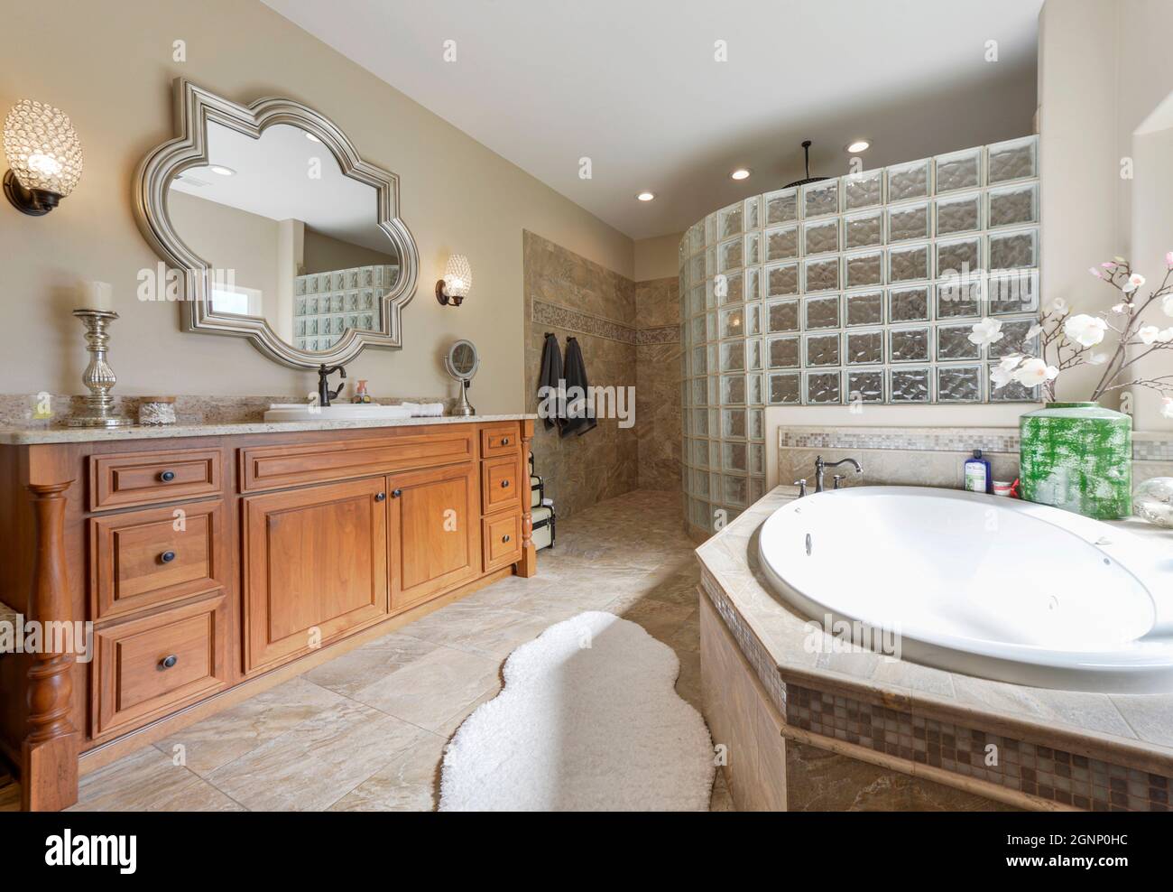 Indoor luxury architecture bathroom hi-res stock photography and images ...