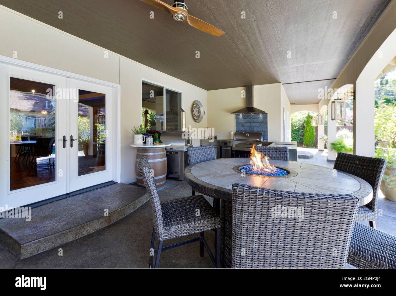 Luxury residential backyard patio exterior Stock Photo - Alamy