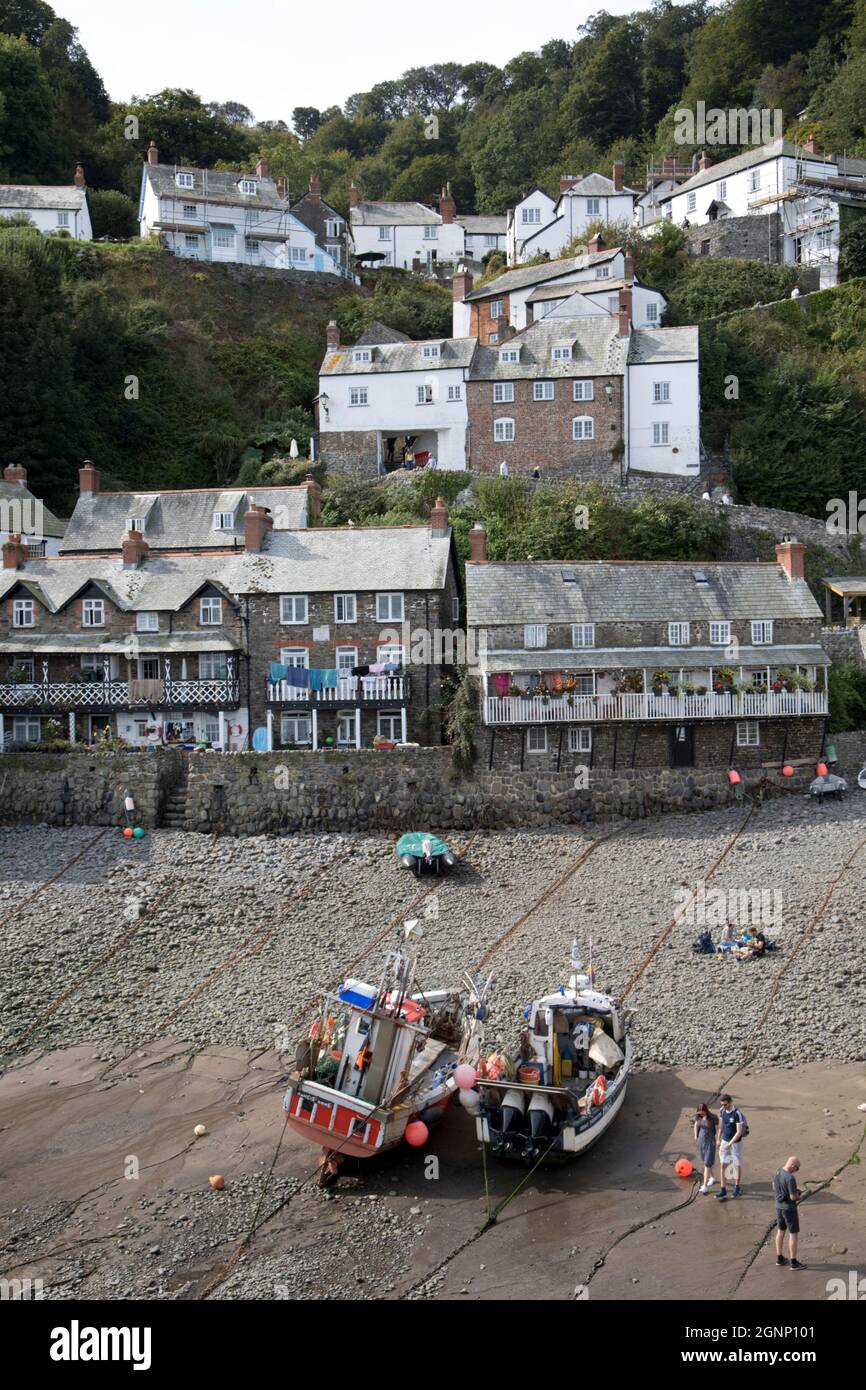 Varied houses and cottages in the ancient village of Clovelly viewed ...