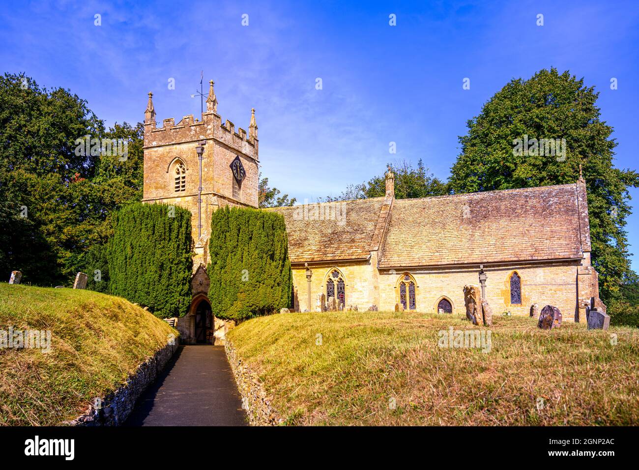 Cotswold village church hi-res stock photography and images - Alamy