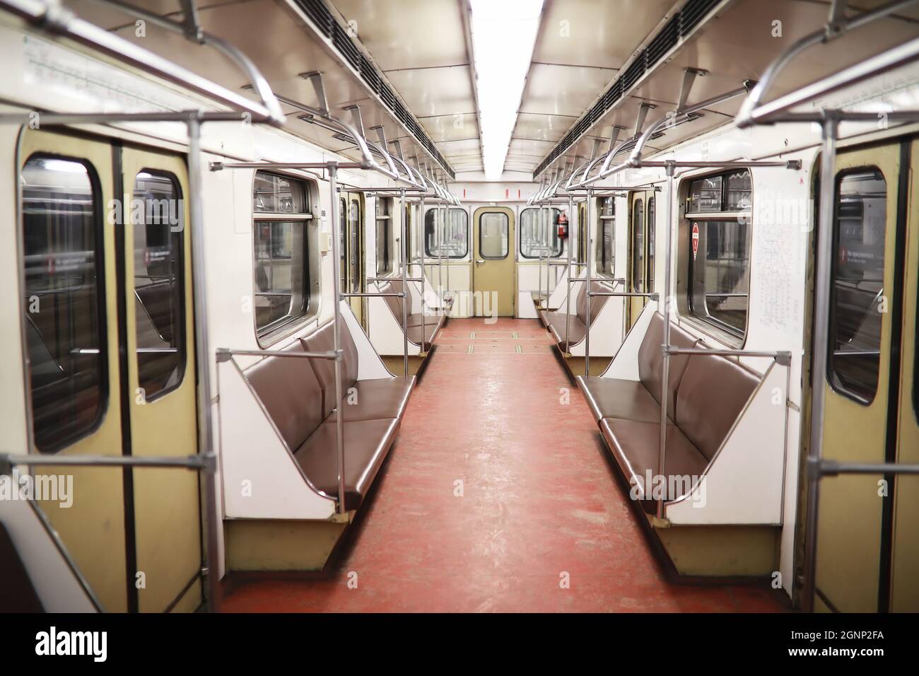 Subway car with empty seats. Empty subway car Stock Photo - Alamy