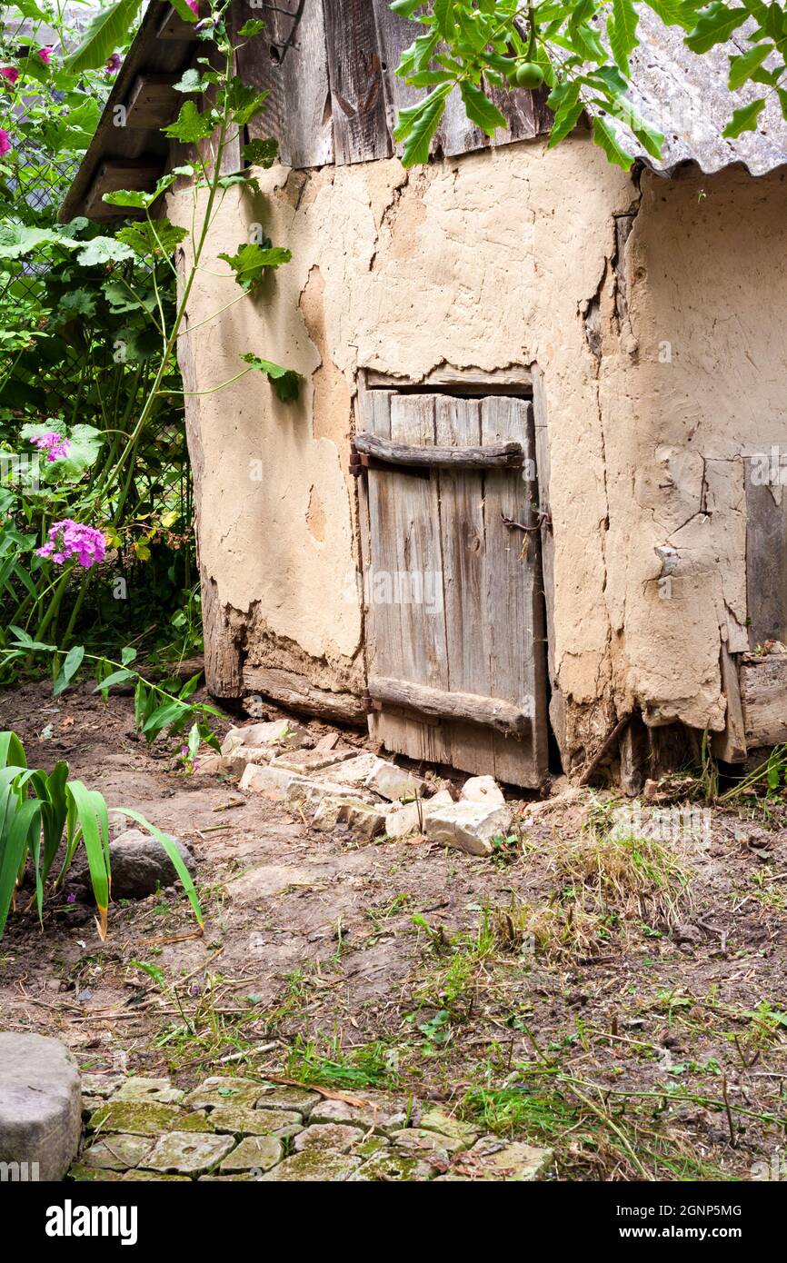 Cob wall of old barn hi-res stock photography and images - Alamy