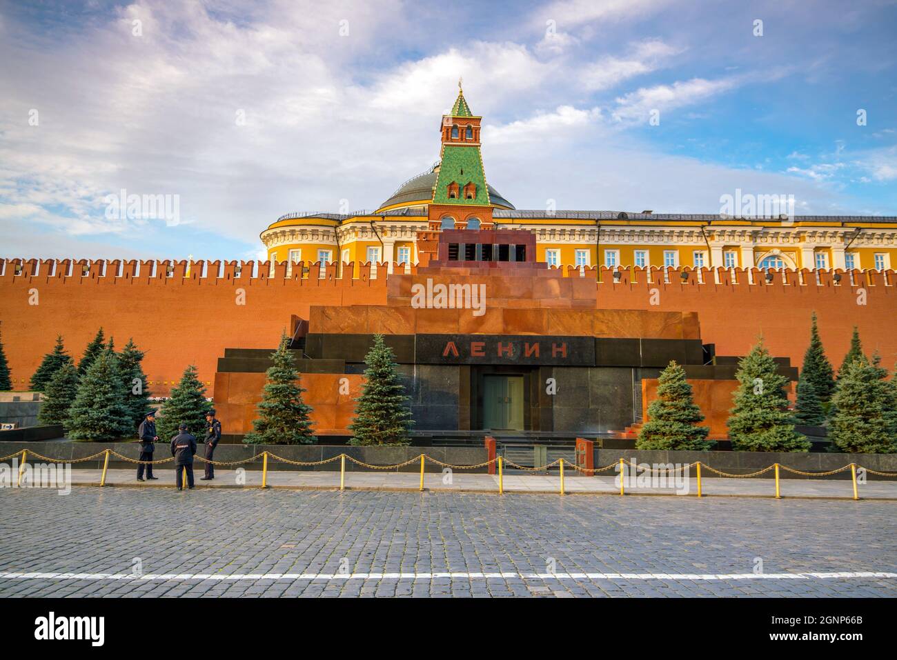 MOSCOW, RUSSIA - AUG 17: The Lenin's Mausoleum (Lenin's Tomb) at Red ...