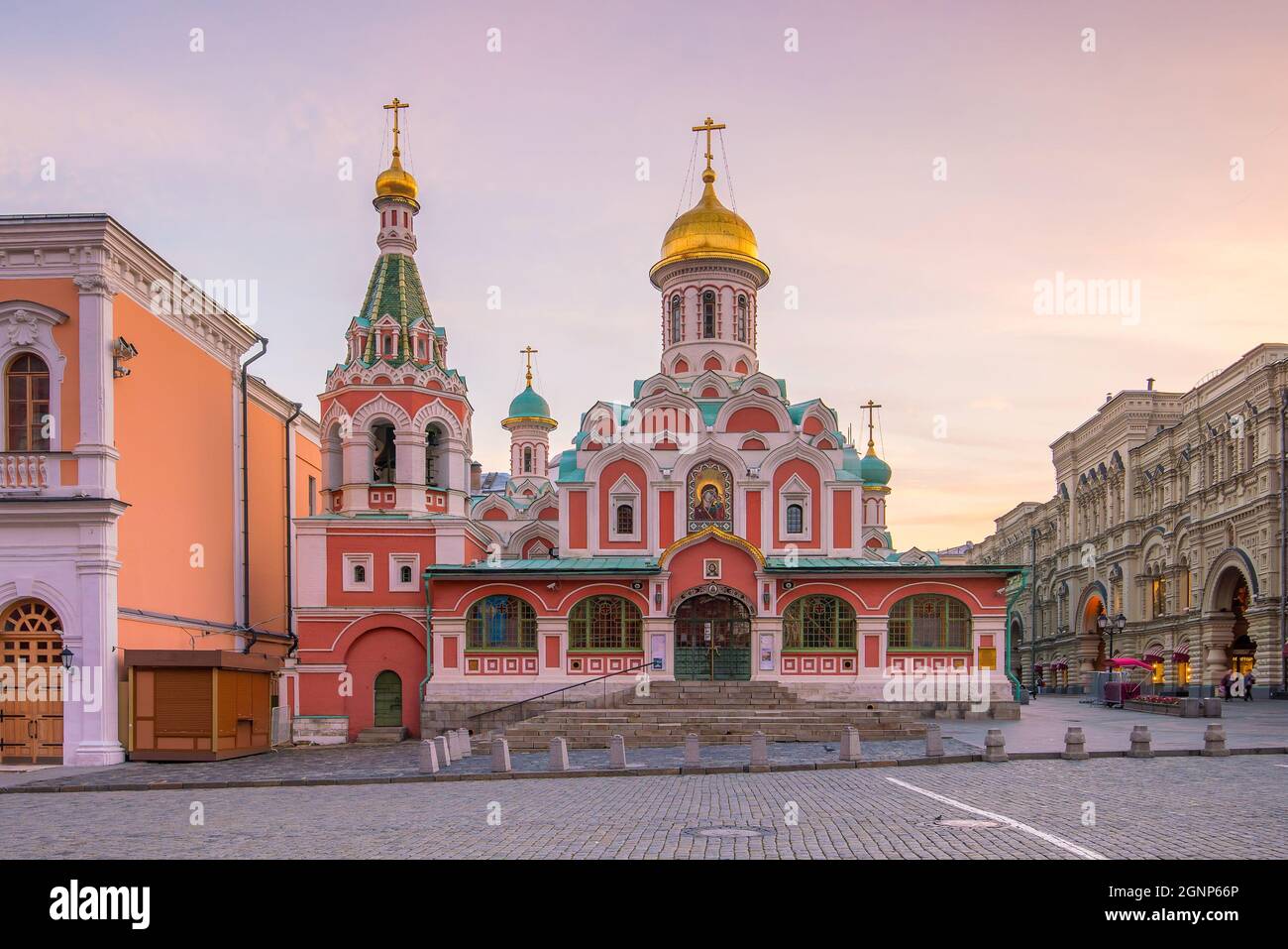 Historical buildings at the Red Square in Moscow, Russia Stock Photo ...