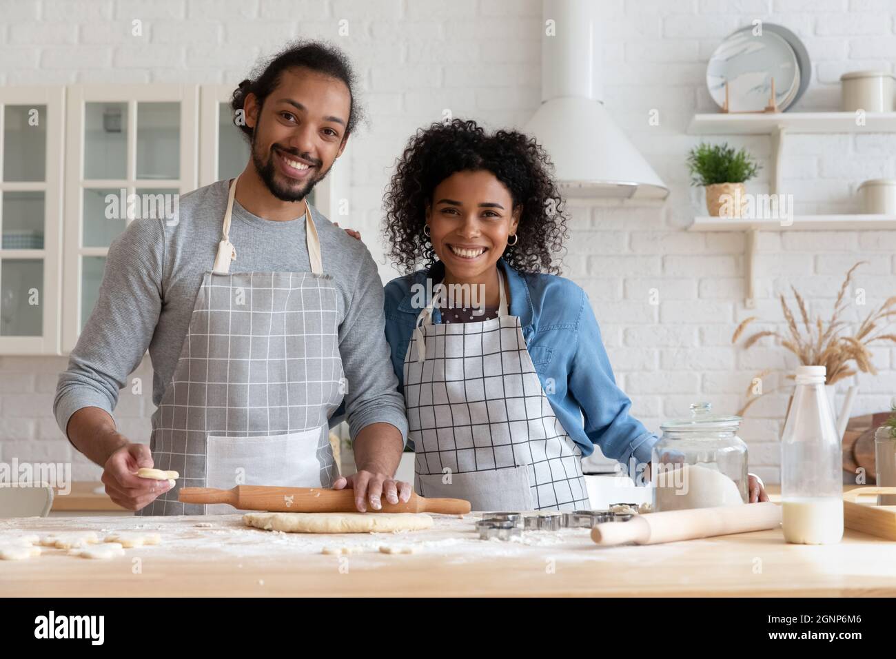 Black family baking cookies together hi-res stock photography and ...