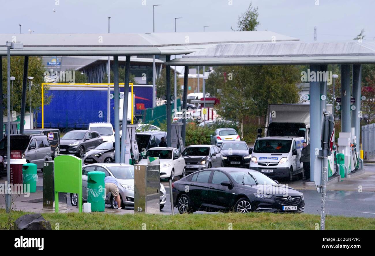 Bp service station hi-res stock photography and images - Alamy