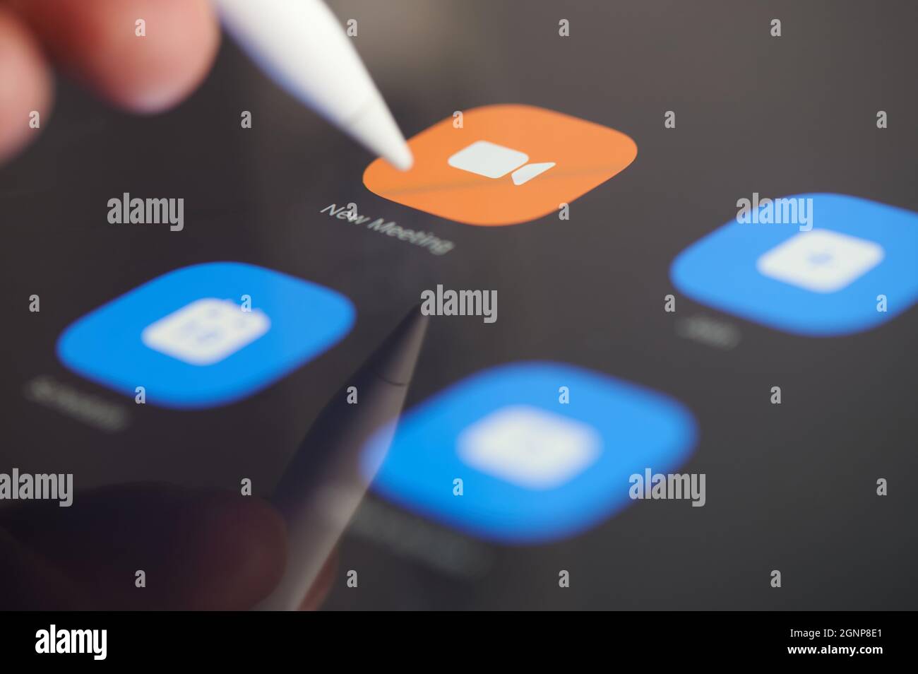 Zoom meeting screen hi-res stock photography and images - Alamy