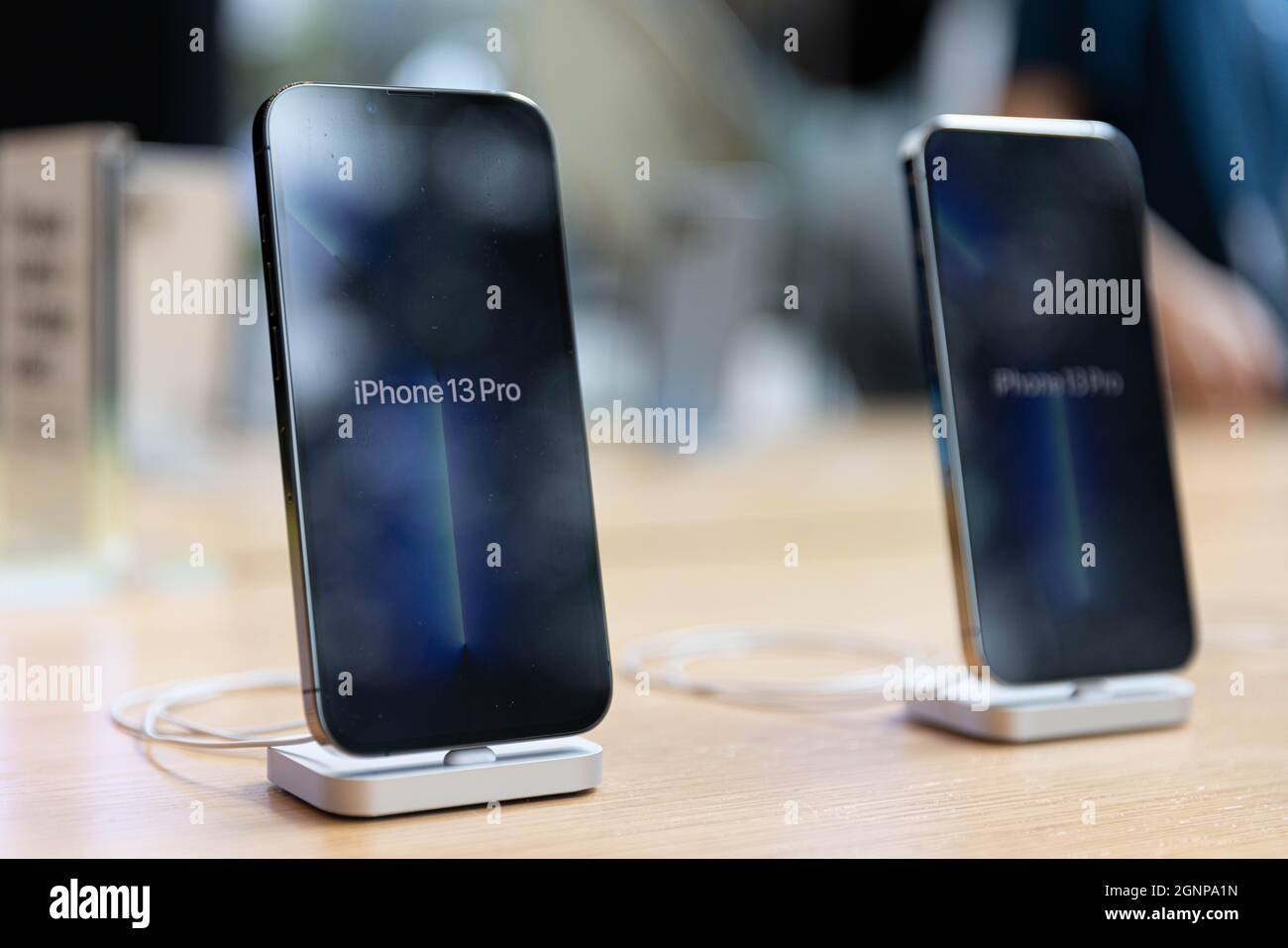Iphone 13 launch hi-res stock photography and images - Alamy