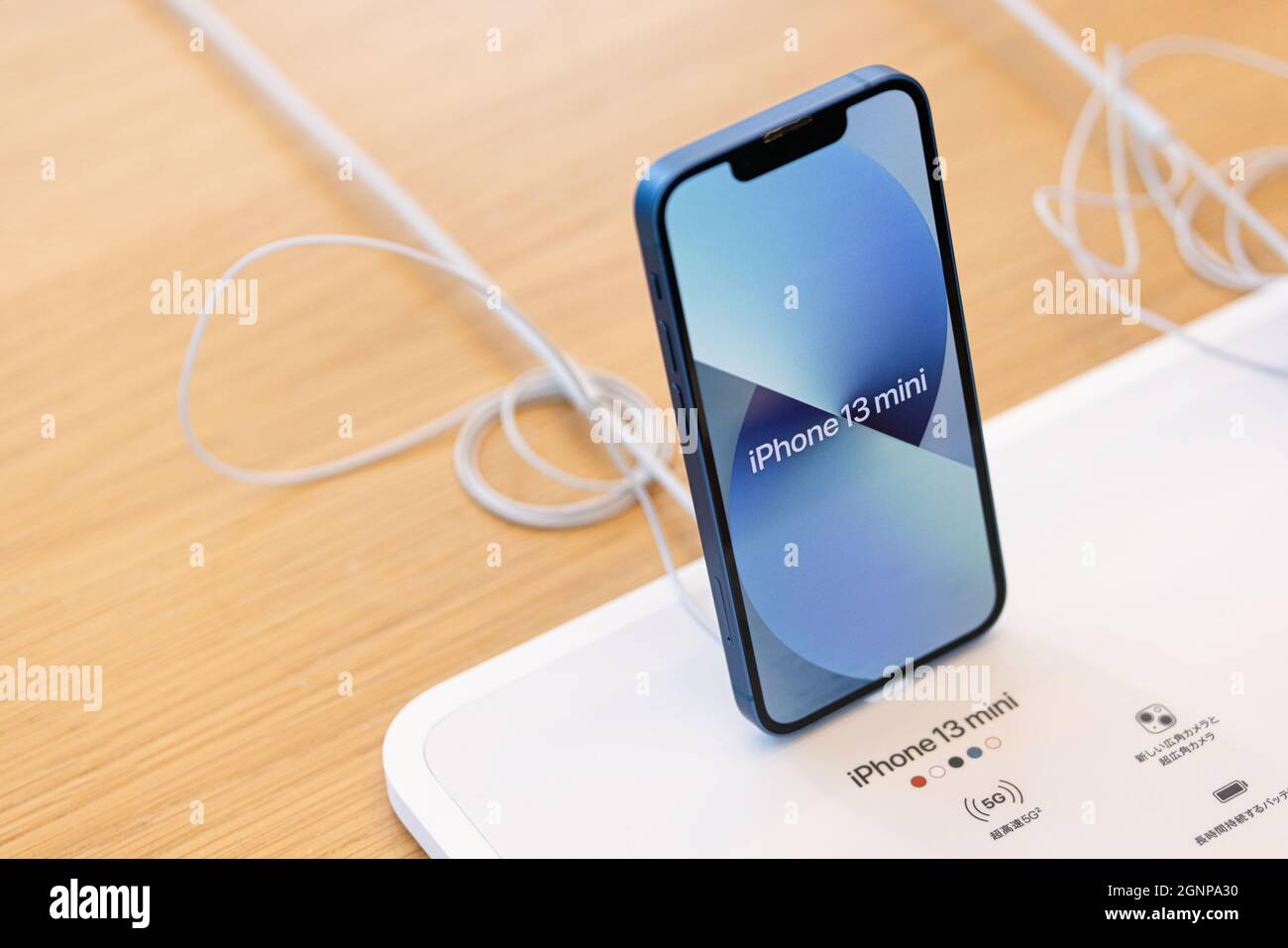 Iphone 13 mini hi-res stock photography and images - Alamy