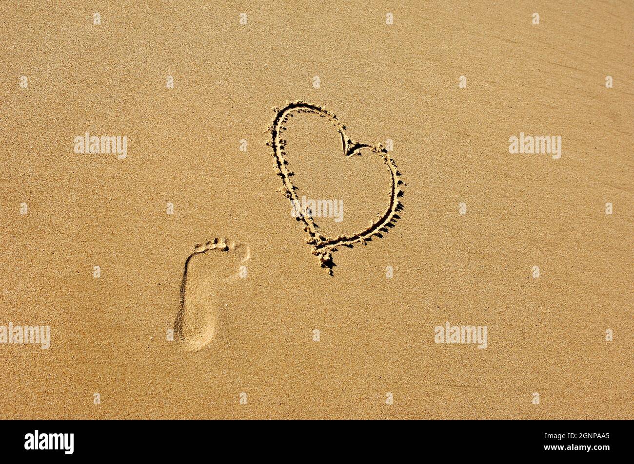 Foot print sand hi-res stock photography and images - Alamy