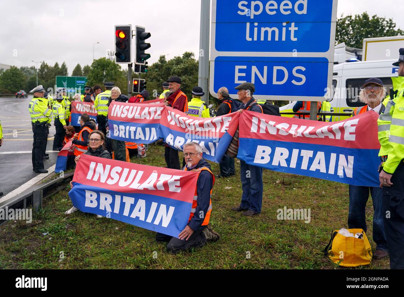 Roundabout at heathrow airport hi-res stock photography and images - Alamy