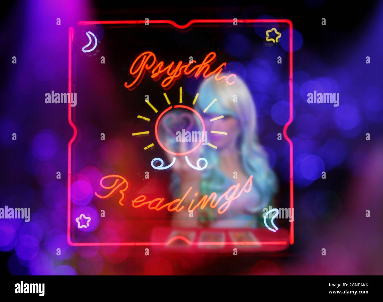 Tarot readings hi-res stock photography and images - Alamy