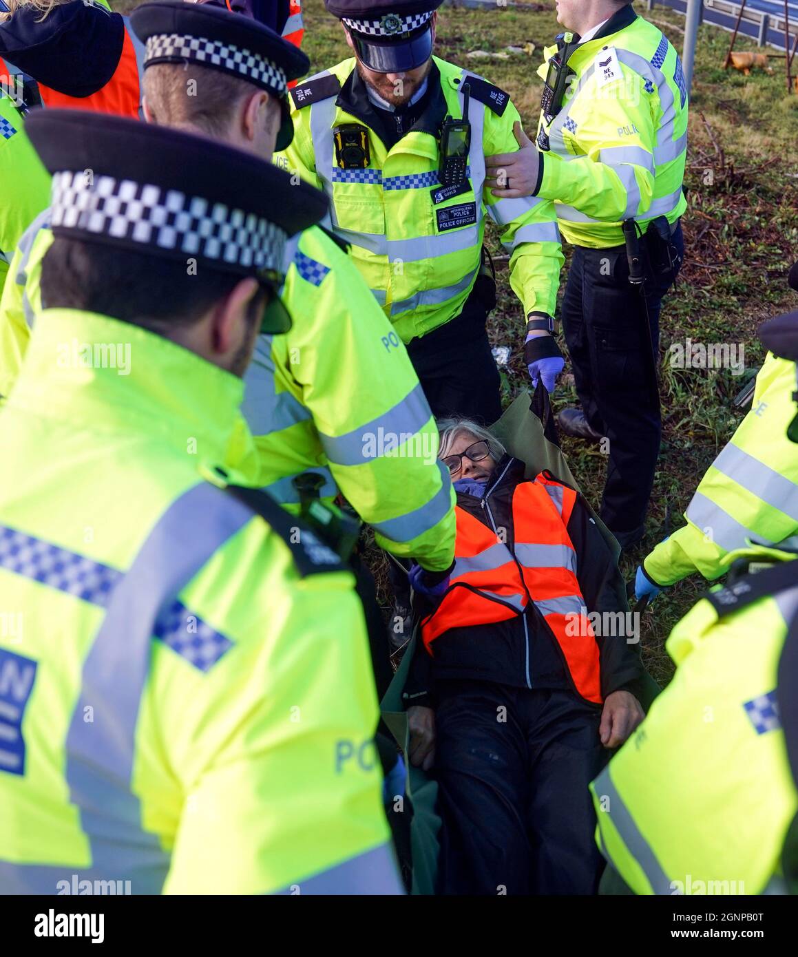Roundabout at heathrow airport hi-res stock photography and images - Alamy
