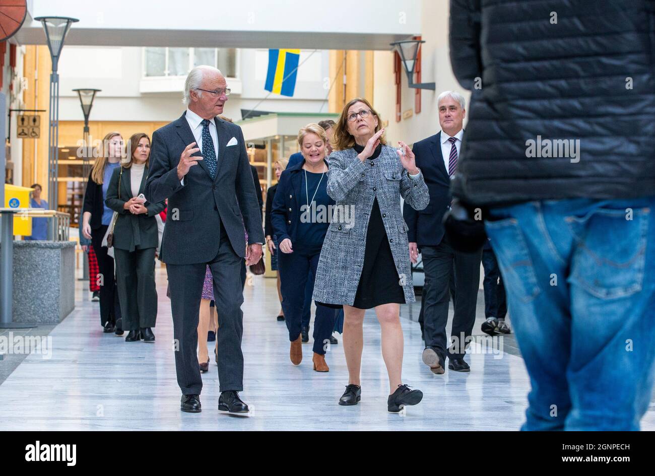 King Carl Gustaf and Regional Chief Executive Anna-Stina Nordmark ...