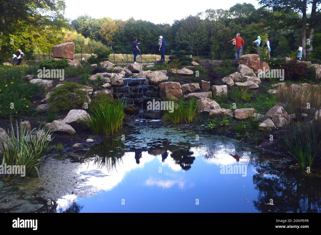 Chinese streamside garden hi-res stock photography and images - Alamy