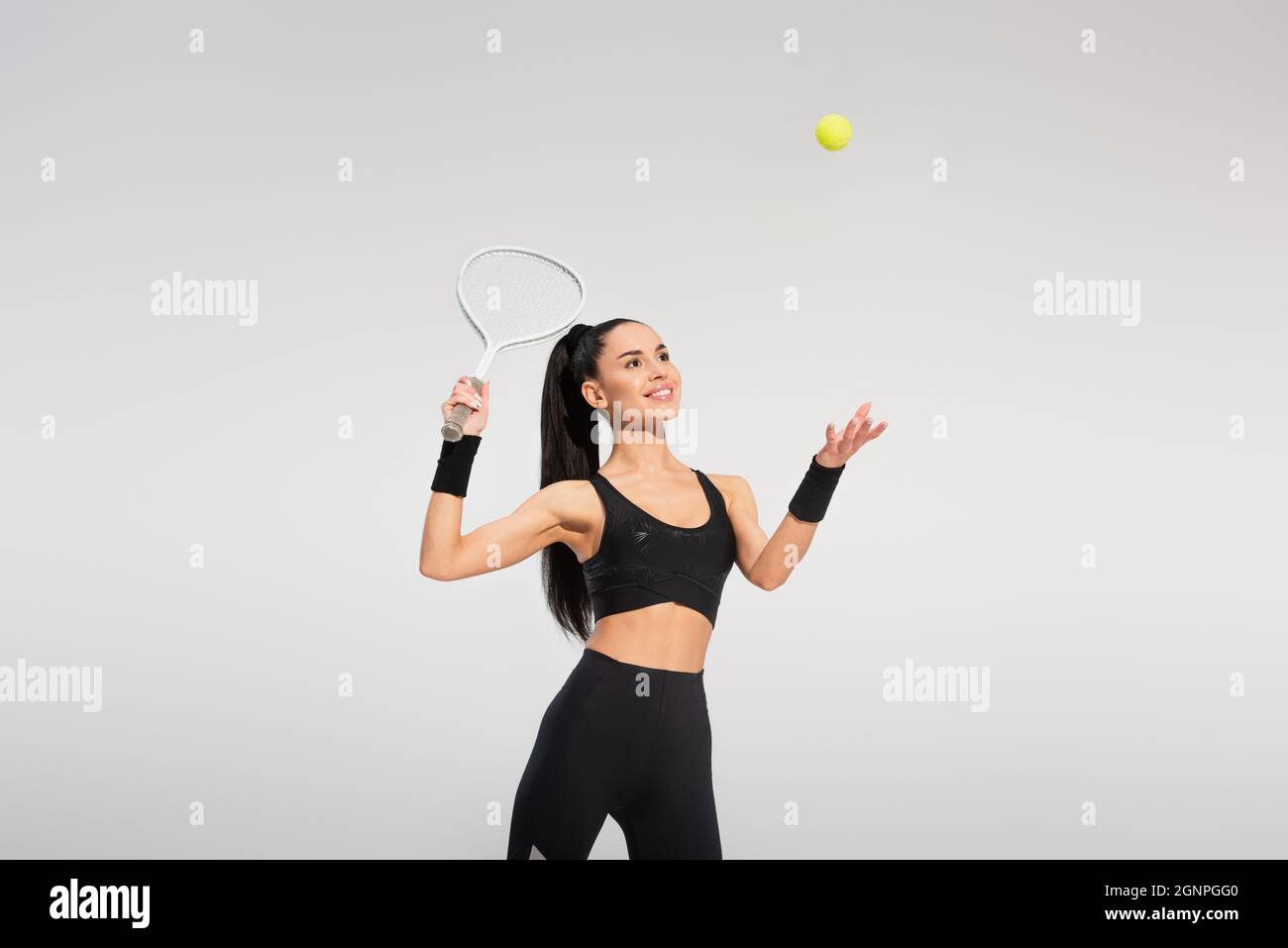 Athletic woman throwing tennis ball hi-res stock photography and images ...