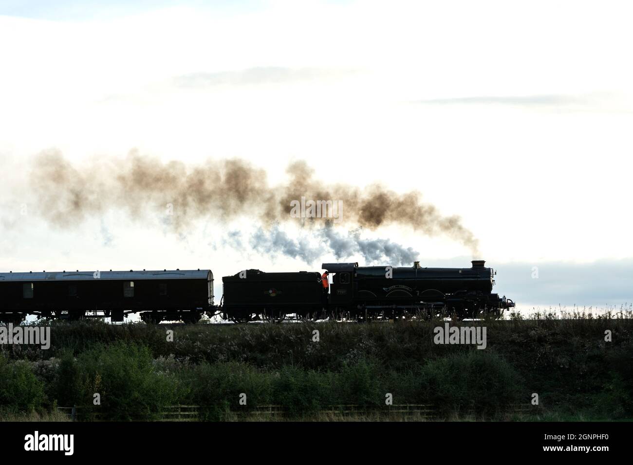 GWR Castle Class steam locomotive No 7029 "Clun Castle" climbing Hatton ...