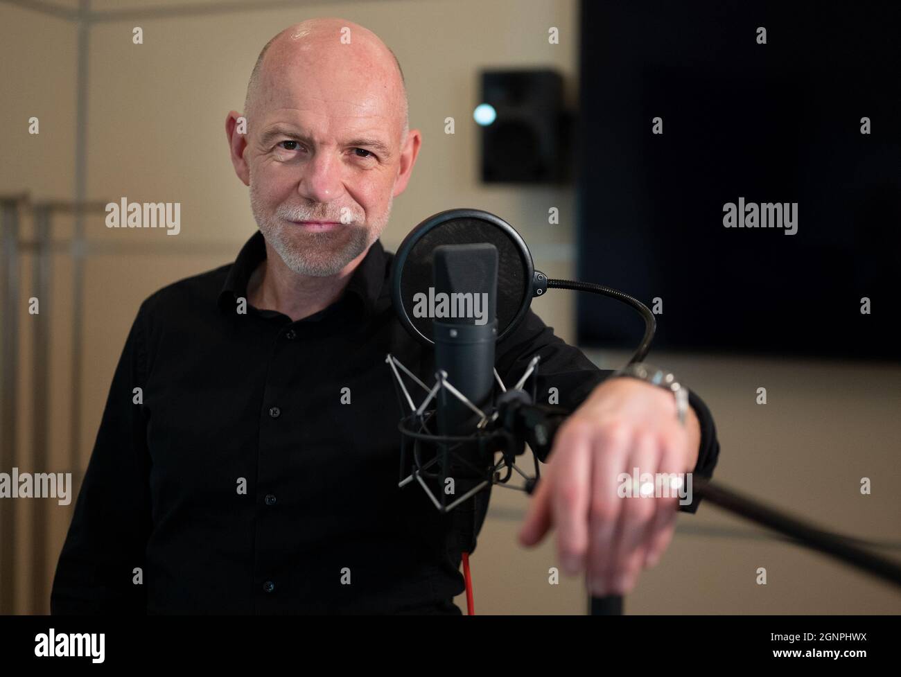 PRODUCTION - 24 September 2021, Berlin: Dietmar Wunder, voice actor ...