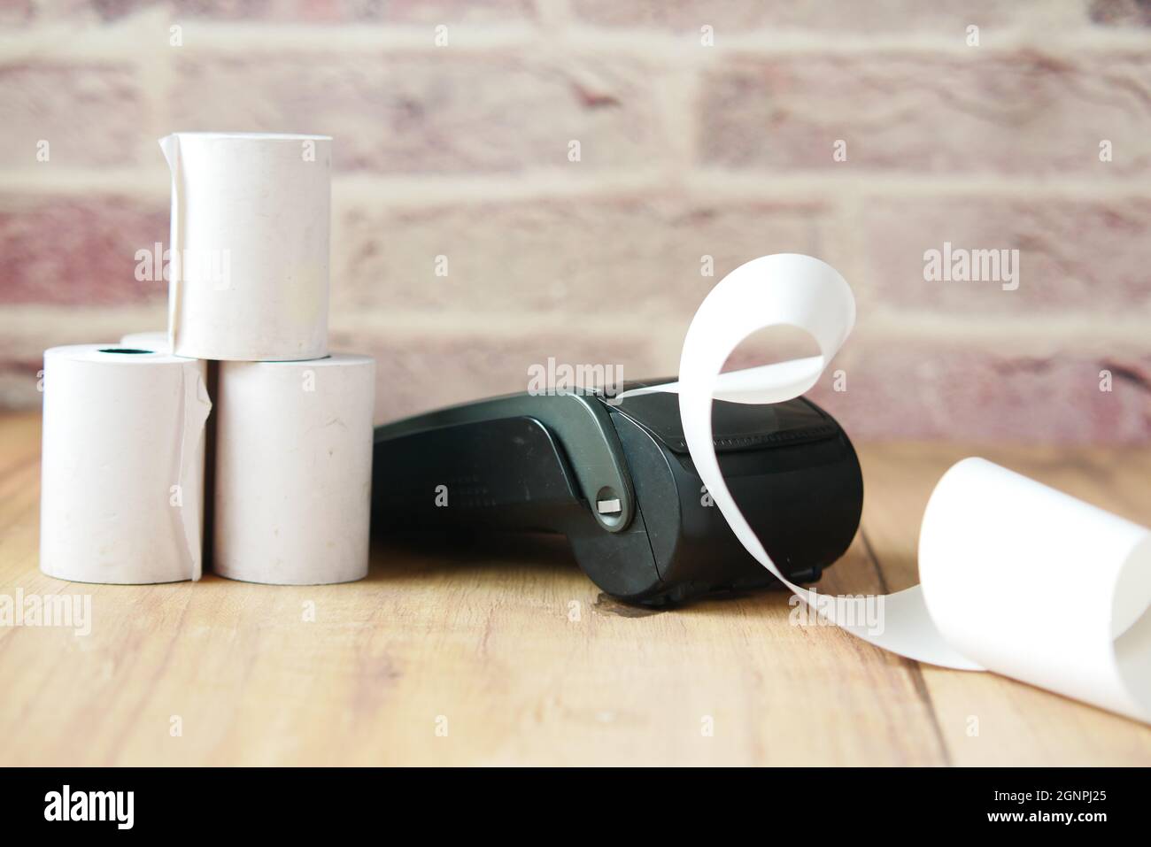 Long receipt on table hi-res stock photography and images - Alamy