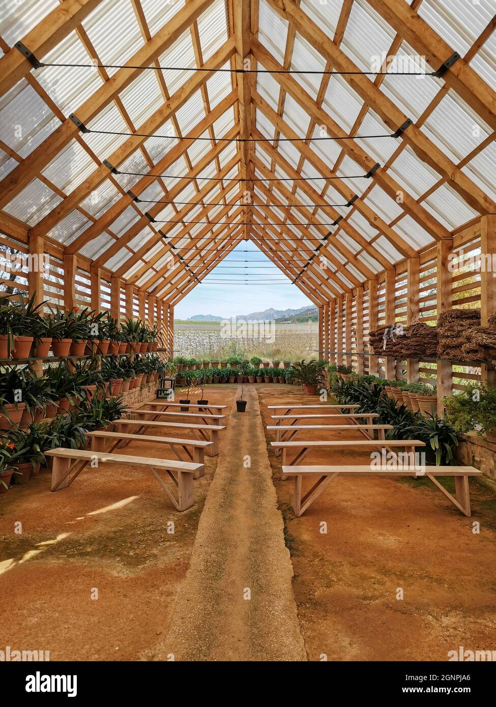 Church wedding interior rows hi-res stock photography and images - Alamy