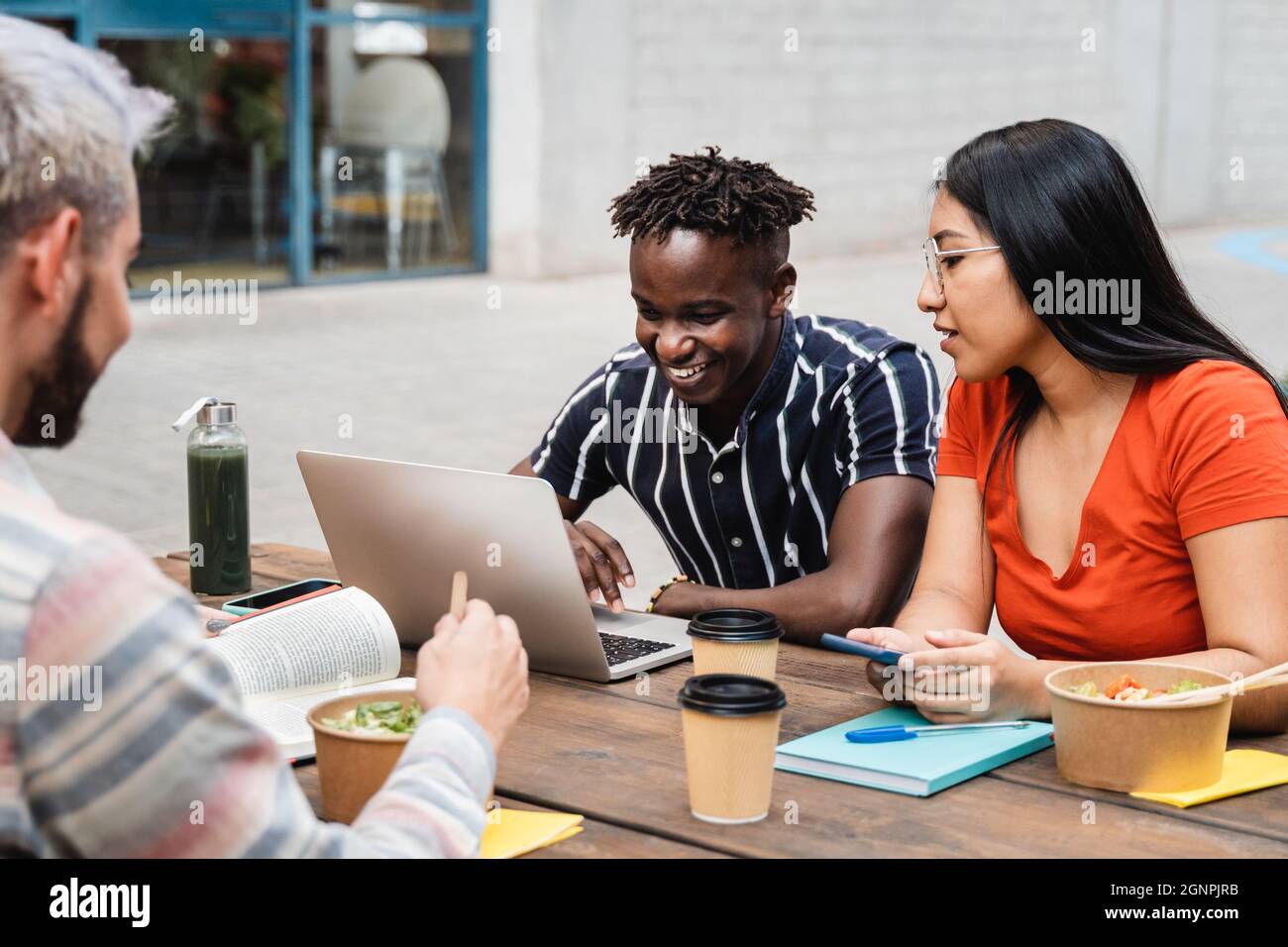 Eat at the computer hi-res stock photography and images - Alamy
