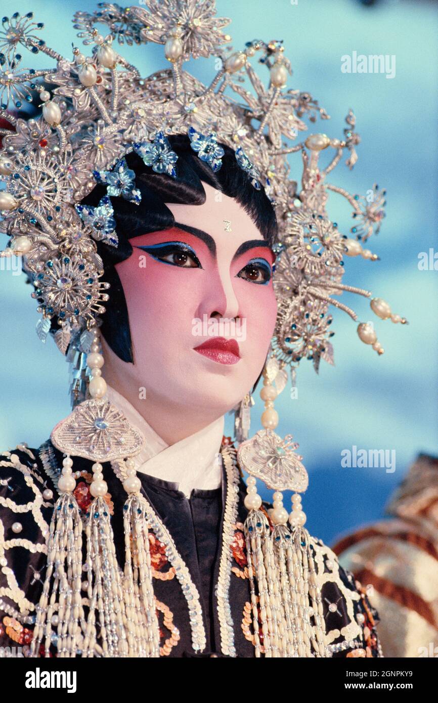 Singapore. Female Chinese Opera performer Stock Photo - Alamy