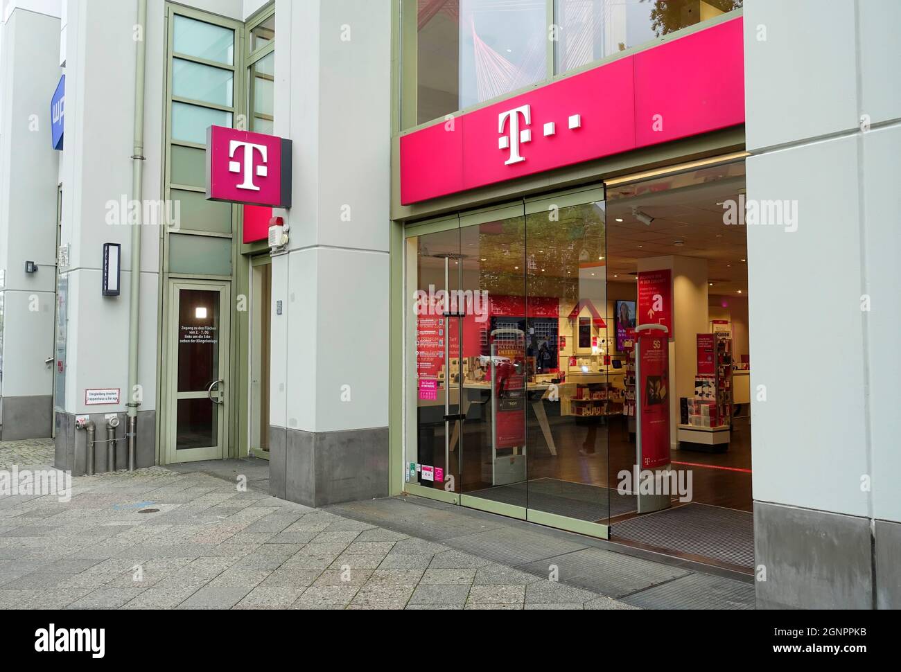 Ral logo hi-res stock photography and images - Alamy