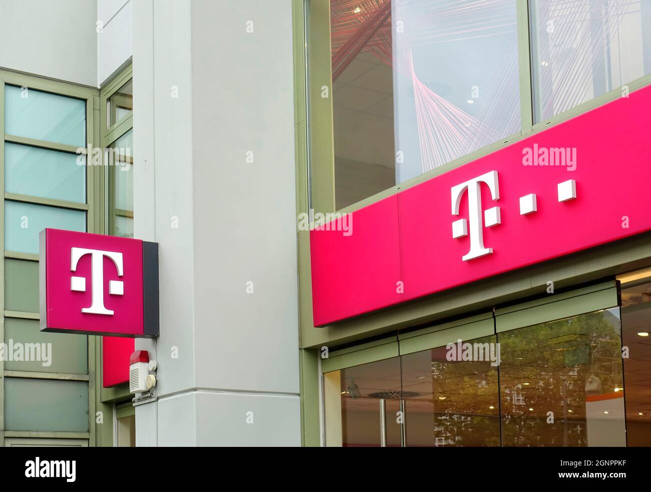 Ral logo hi-res stock photography and images - Alamy