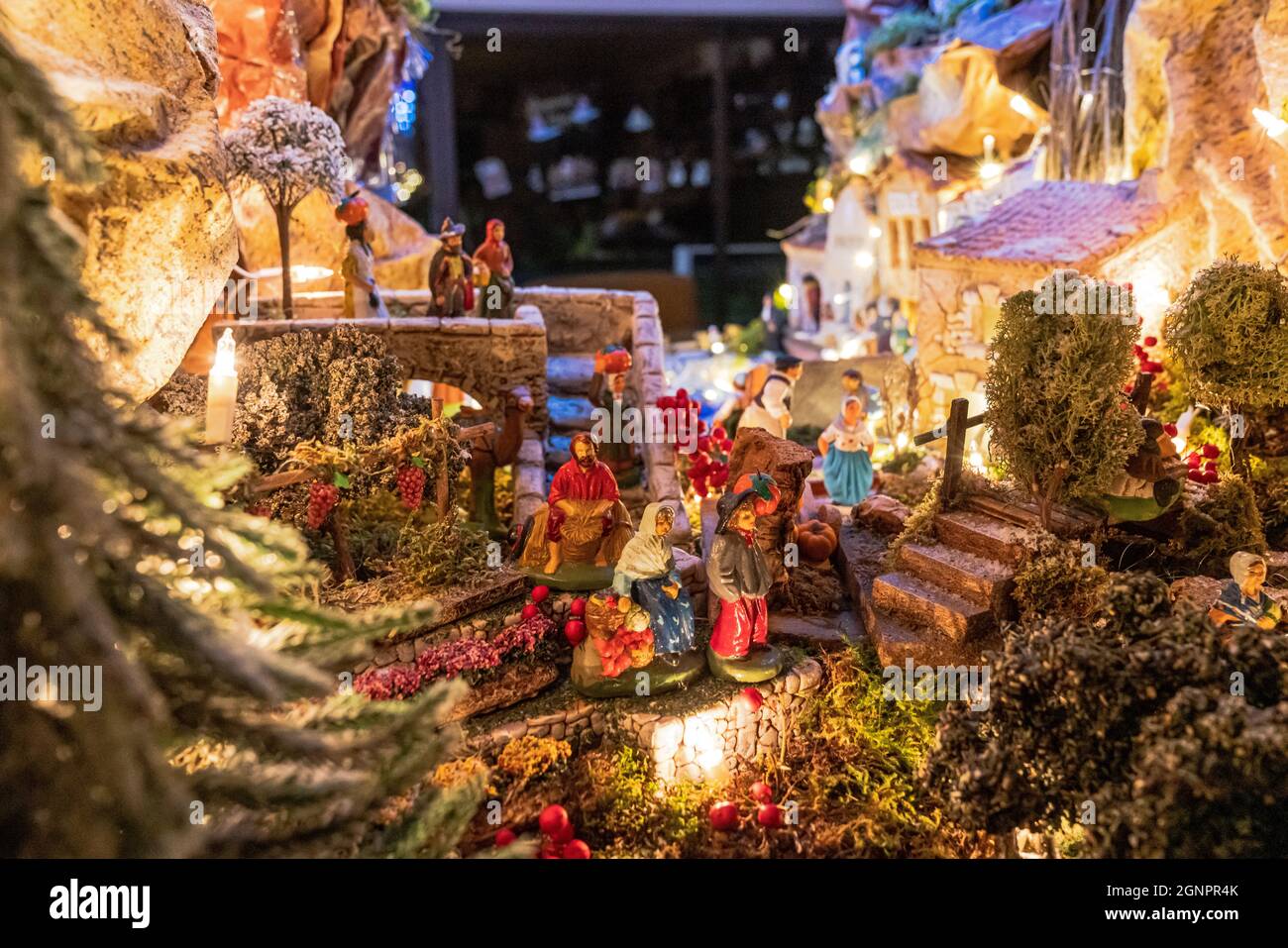 Traditional nativity scenes hi-res stock photography and images - Alamy