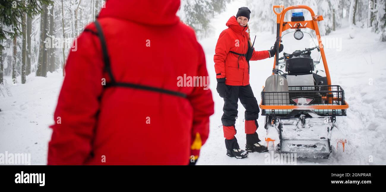 Woman rescue team hi-res stock photography and images - Alamy