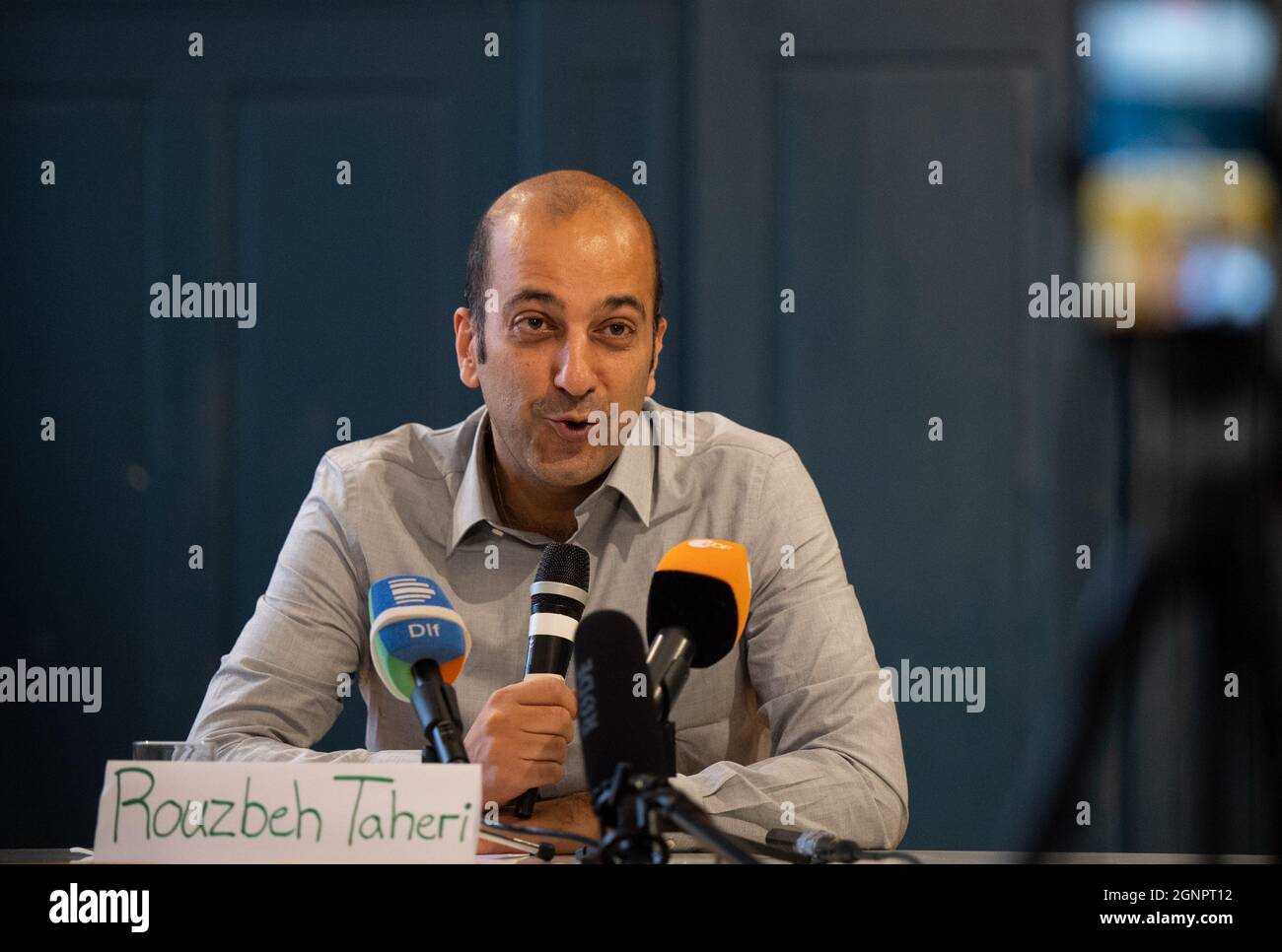 Berlin, Germany. 27th Sep, 2021. Rouzbeh Taheri from the initiative ...