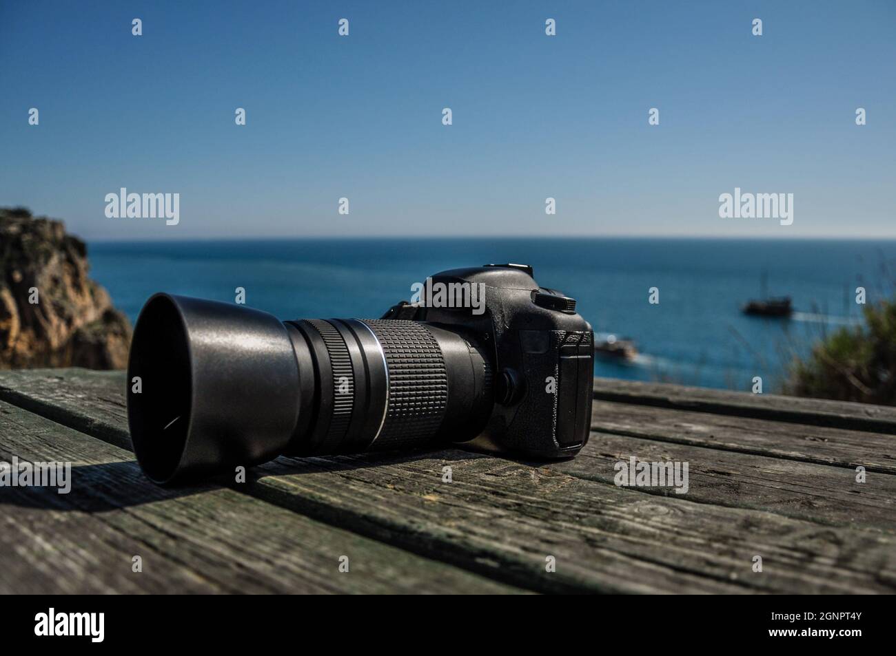 Wooden desk table photo camera hi-res stock photography and images - Alamy