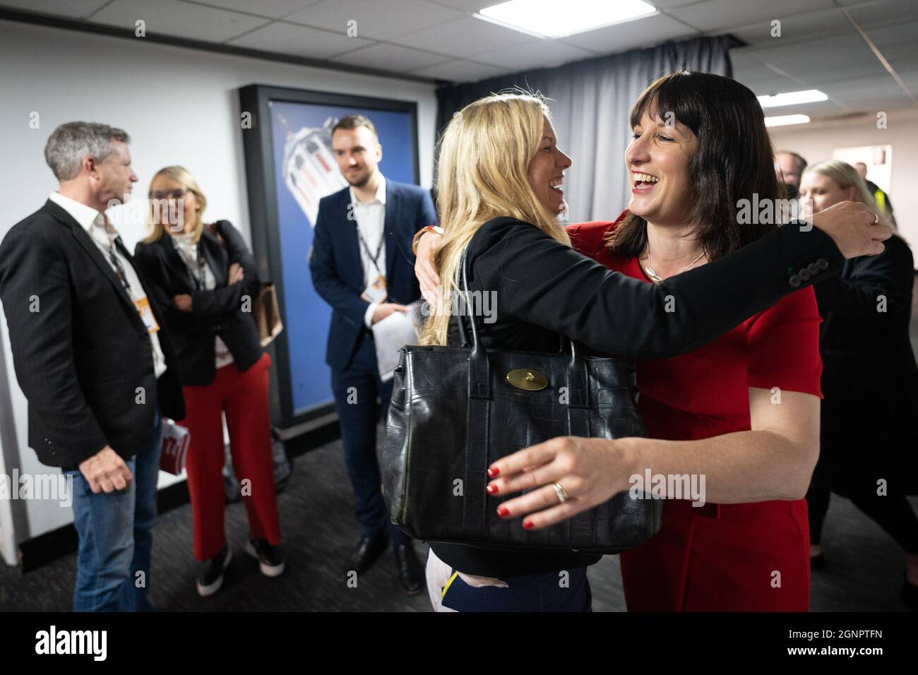 Rachel reeves ellie reeves hi-res stock photography and images - Alamy