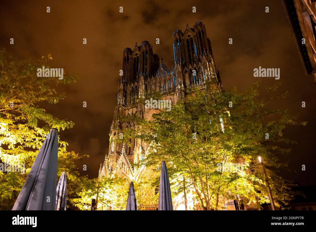 Reims cathedral france night hi-res stock photography and images - Alamy